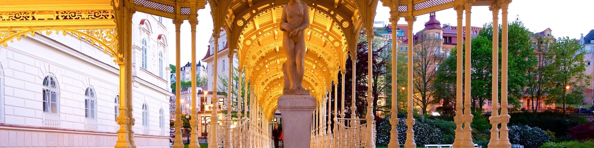 Karlovy Vary featuring heritage elements, a garden and a statue or sculpture