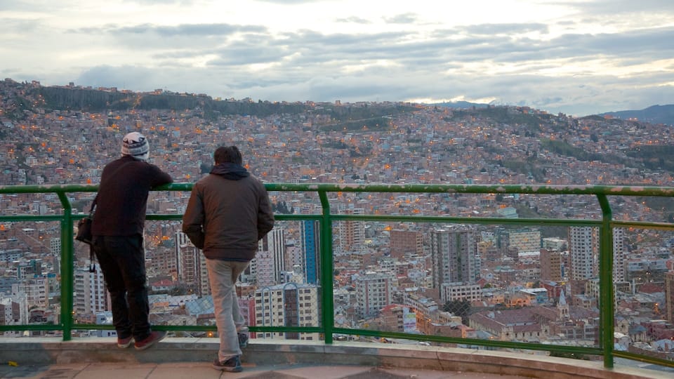La Paz which includes a city and views