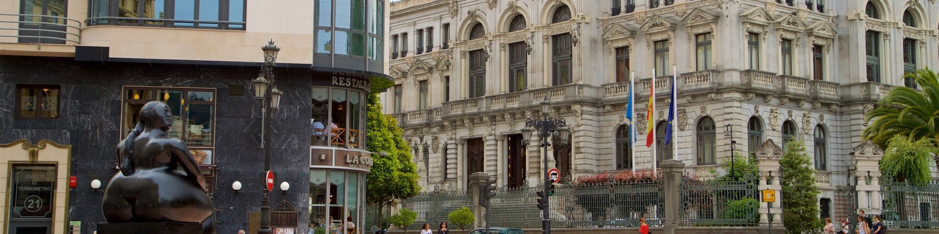 Oviedo featuring a statue or sculpture, a city and heritage architecture