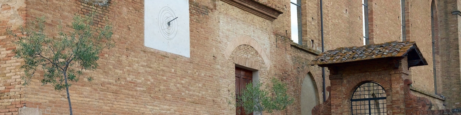 San Gimignano showing heritage architecture