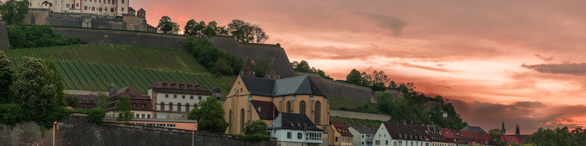 A panoramic shot of the sun setting in Würzburg featuring the Marienberg Fortress.
#Germany #sunset #landscape #wurzburg