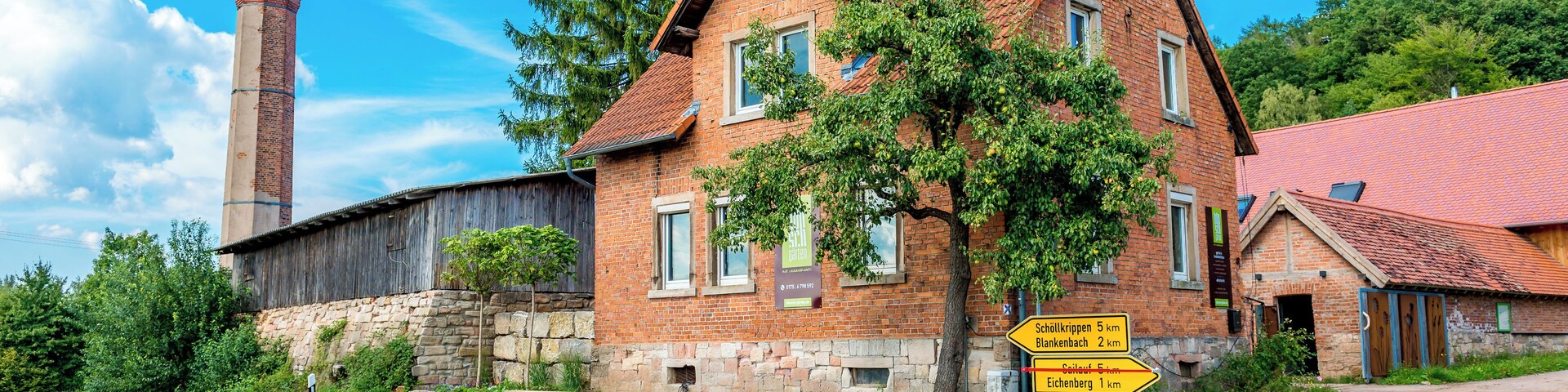 This is a photograph of an architectural monument. It is on the list of cultural monuments of Bayern, no. D-6-71-150-30