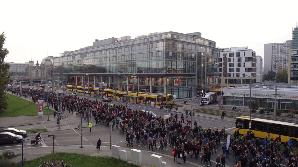 Herz Statt Hetze They do not criticize the German- Authority's establishment.