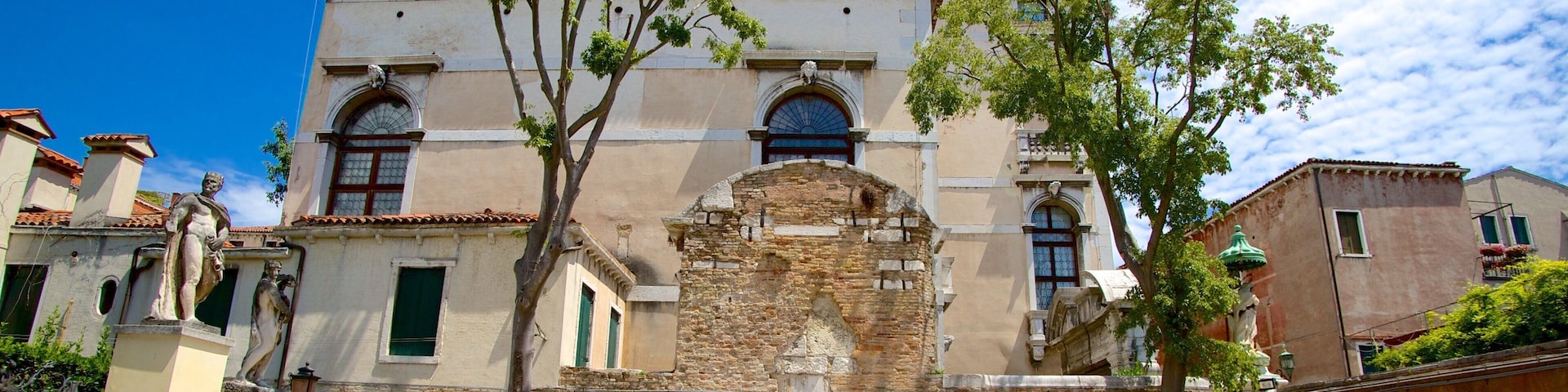 Venezia-Murano-Burano showing a house, a square or plaza and heritage architecture