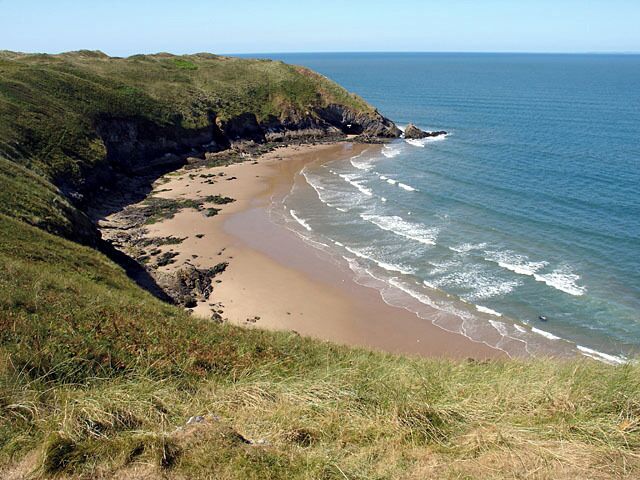 Llangennith Sands and the Three Chimneys cave. Looking down onto Llangennith Sands to the western end of the bay where the Three Chimneys Cave is.