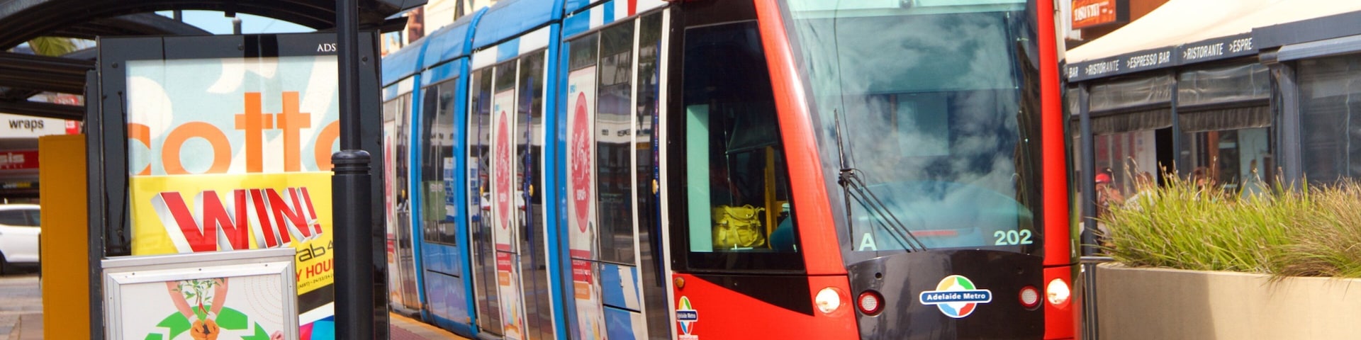 Adelaide mostrando itens de ferrovia, sinalização e paisagens da cidade