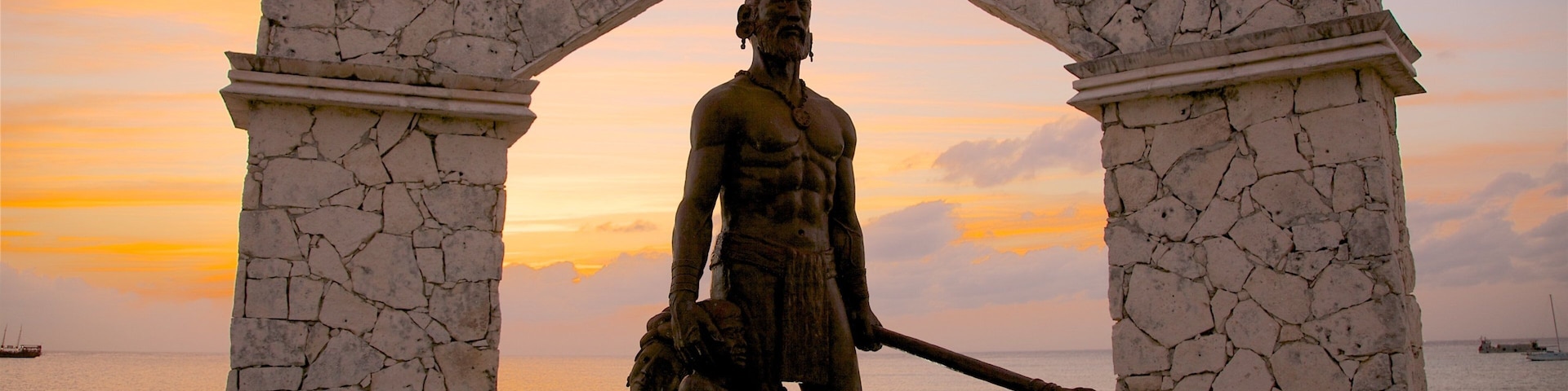 Cozumel which includes general coastal views, a monument and a statue or sculpture