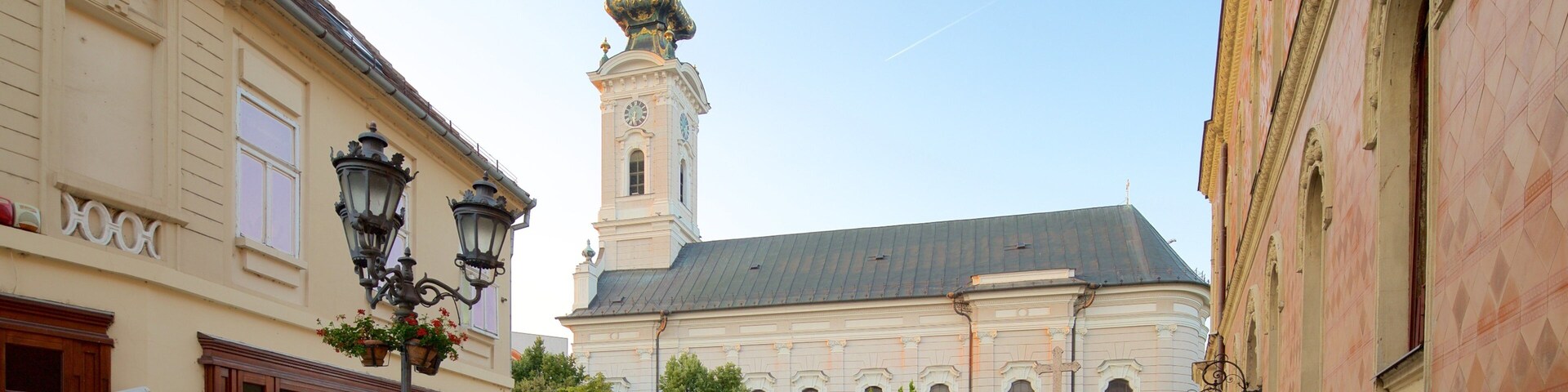 Novi Sad que inclui arquitetura de patrimônio e uma igreja ou catedral