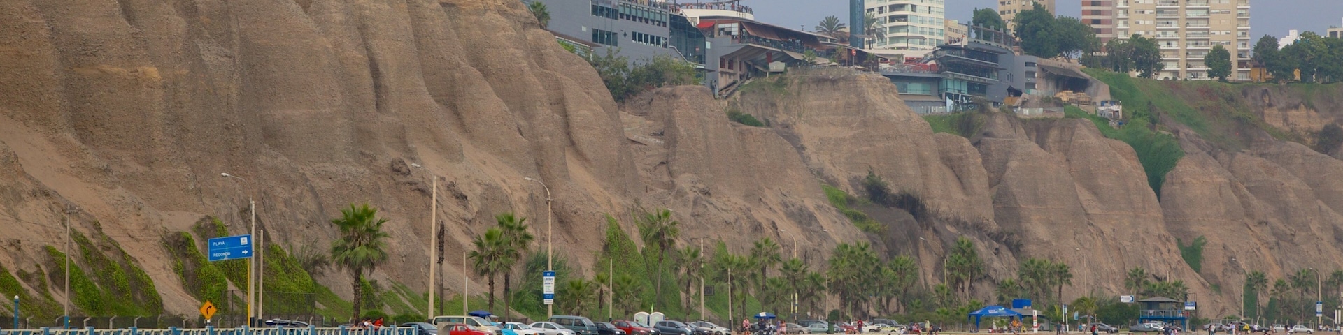 Lima mostrando litoral rochoso