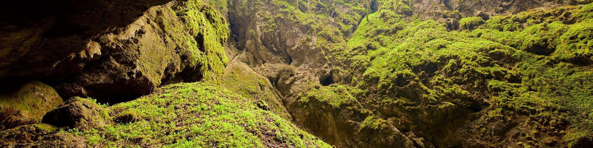 Morávia do Sul mostrando cavernas