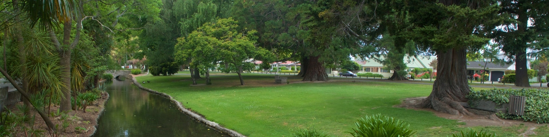 Hastings mostrando um parque e um lago