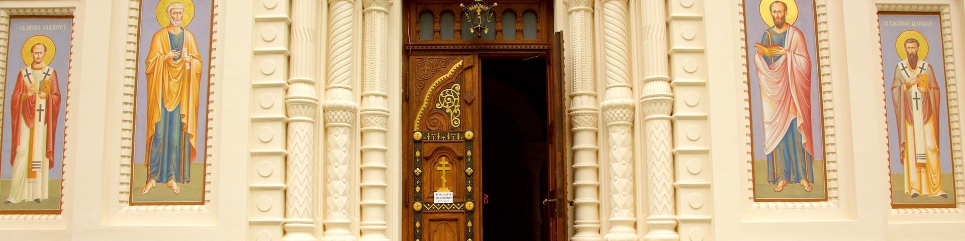 Karlovy Vary que inclui elementos de patrimônio, arquitetura de patrimônio e uma igreja ou catedral
