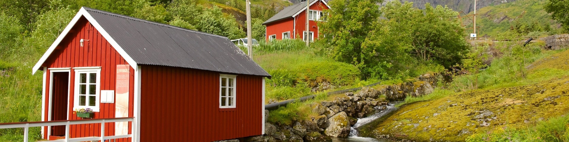 Leknes which includes a small town or village and a hotel