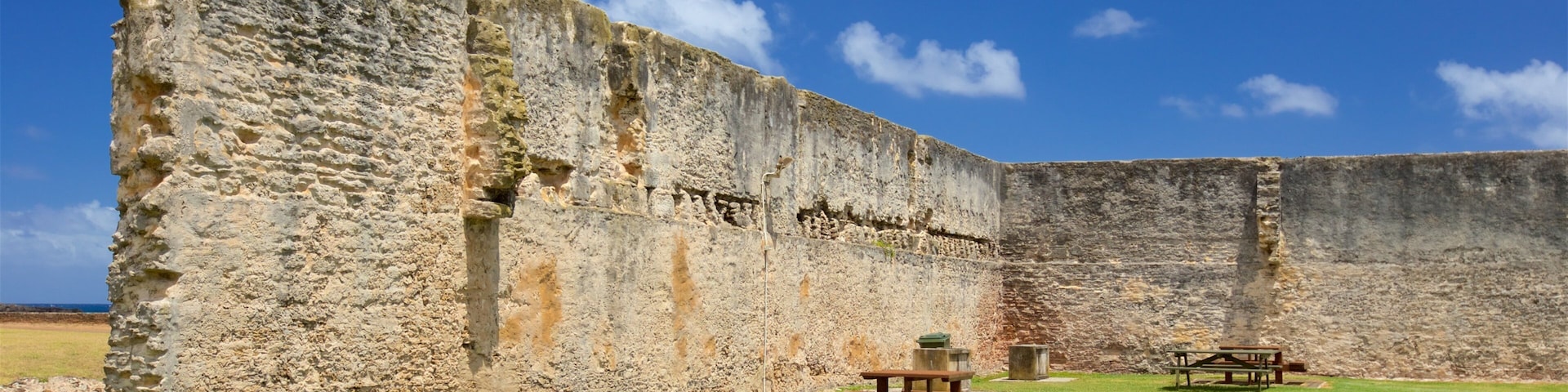 Norfolk Island showing a park and heritage elements