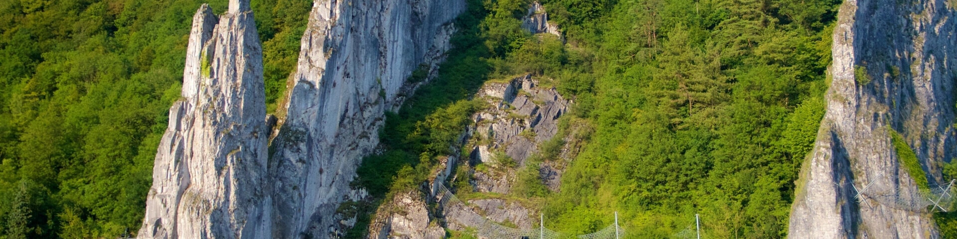 Dinant caracterizando montanhas