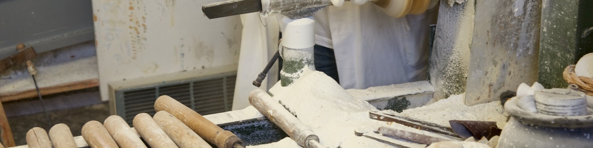 Volterra mostrando arte