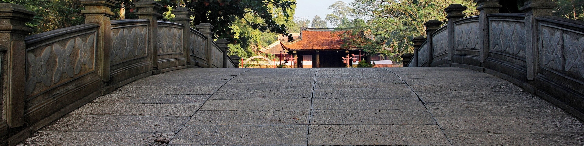 cổng vào khu di tích lam kinh