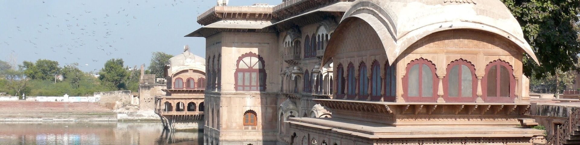 #Deeg is off the road between #Delhi and #Agra. About half way and on a poor road. Therefore not a lot of visitors even though thousands of people pass nearby. The water palace is beautiful. Well worth the visit.