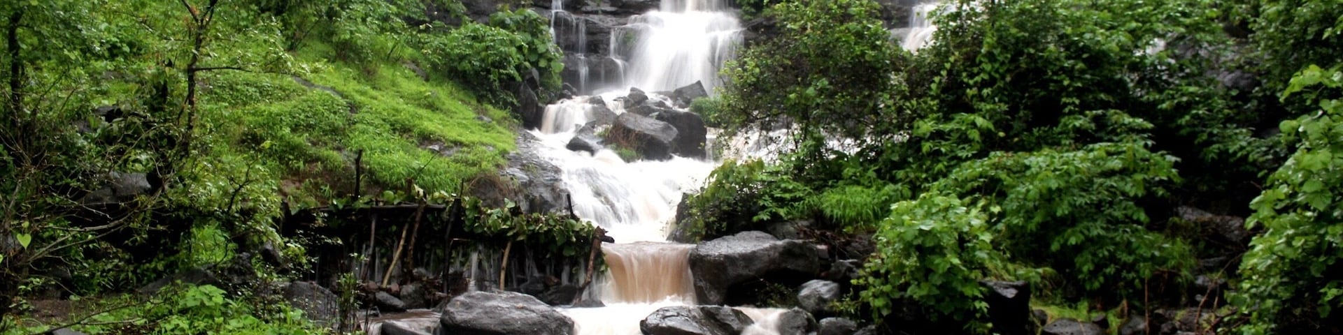 Sondai, a relatively less known popular fort is within reach.This is a central location for trekkers to visit places like Rajmachi, Peth, Songir, Peb, Irshalgad, Bhivgad, Dhak and Bhimashankar. Sondai, a relatively less known popular fort is also within reach. This fort is a part of the Matheran range. Though it does not have any structural remnants, the scenic views it offers and the final 15ft of rock patch makes it a thrilling experience. This fort was supposedly built as a watch Tower.