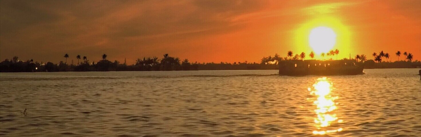 The place where we can see the perfect sunset.
India,kerala,Alappuzha.
#SweetSpot