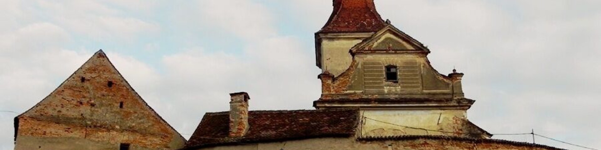 Agarbiciu Fortified Medieval Saxon Church.
To read more about the forgotten fortified churches of Transylvania, Romania go to: http://wp.me/p1hz24-1a1
