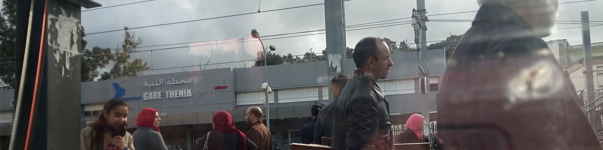 Après une mis aventure ou j'ai du partir de Bouira vers thenia pour rallier Alger, je me suis rendu compte que le train été une très bonne alternative à la circulation routière qui nous fait perdre du temps entre les trois tunnels, donc plus efficace et plus rapide et sécurisé contrairement à ce qu'on peut penser.