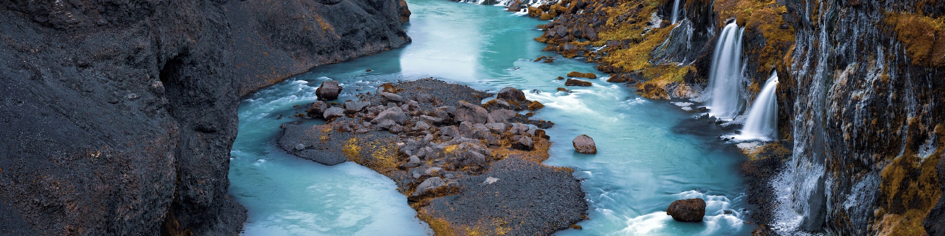 Drone shot of awesome Sigöldugljúfur - Valley of tears in Iceland. You need to get proper 4x4 car to get there but its really worth it. Not to mention that there will not be a lot of tourists or probably none at all so you can enjoy raw #nature at peace :)