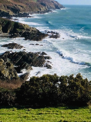 A stormy afternoon on the Coastal Path From Polruan to Lantic Bay