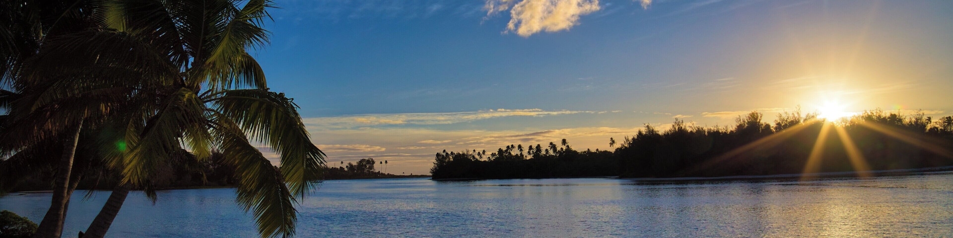 After husking and grilling coconuts following amazing recipes I promised I won't disclose, we wanted some rest by the lagoon to enjoy the surroundings and incredible locals (those guys are absolutely amazing!!).
We discovered this place slightly out of town but still at walking distance where we could enjoy the lagoon with Kayaks or even walking during low tide.
We could enjoy the beaches on small islands facing the deck only inhabited by beautiful crabs.
#BVSBlue
#LifeAtExpedia