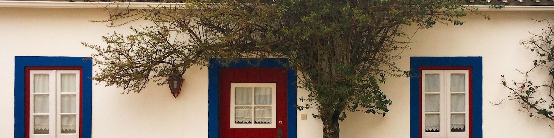 Friend weeding. lovely spot in Quinta da Bichinha in Alenquer.
More info: http://www.quintadabichinha.pt/en/