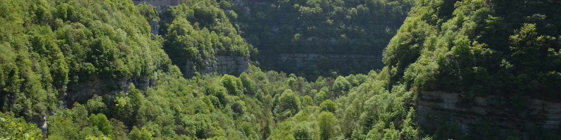 The start of the Louegorge with a high road climbing to the plateau, magnificent panoramas