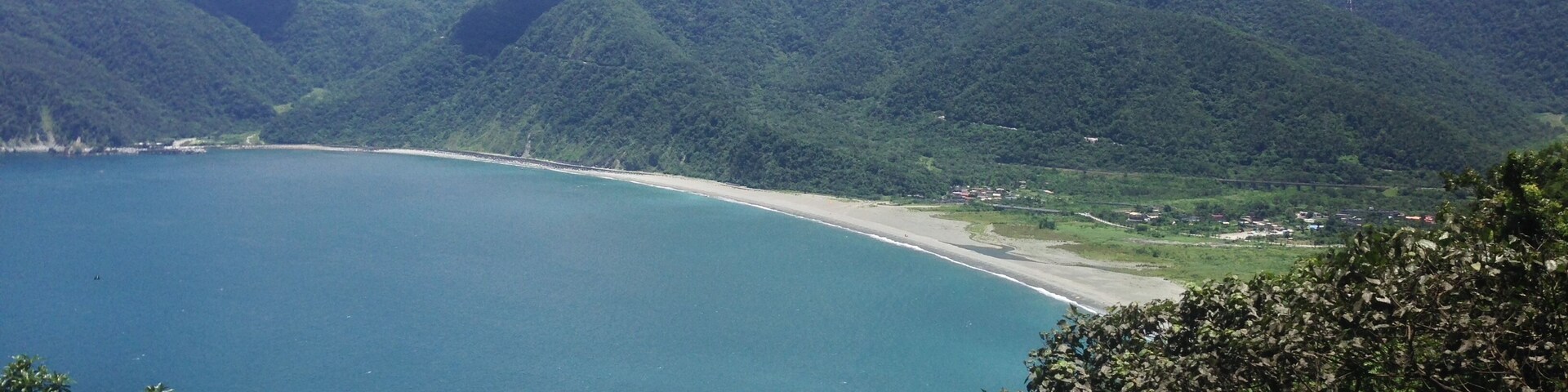 從開路先鋒爺廟遠望東澳。