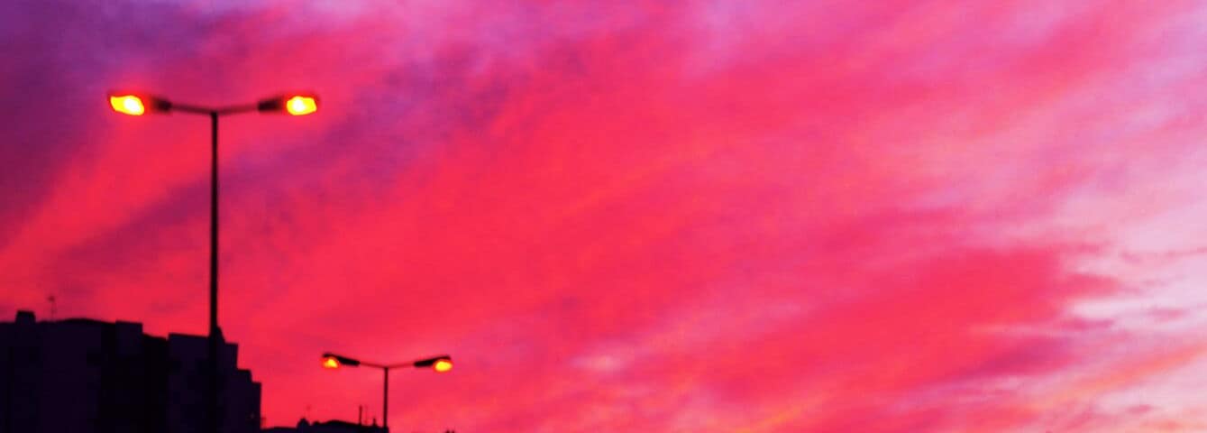 I was returning home from a photoshoot and the sunset was incredible. So i had to take a photo through the windshield of my car.