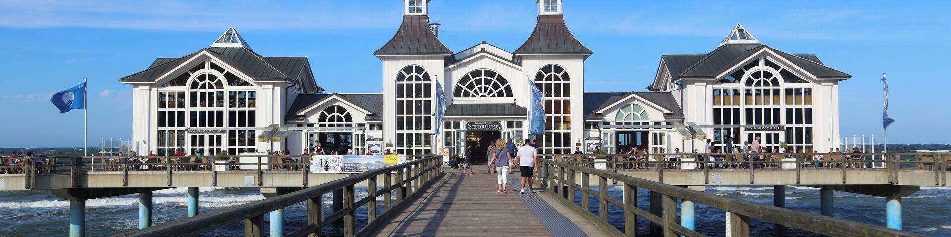 Sellin Pier in Sellin, Landkreis Vorpommern-Rügen, Mecklenburg-Vorpommern, Germany.