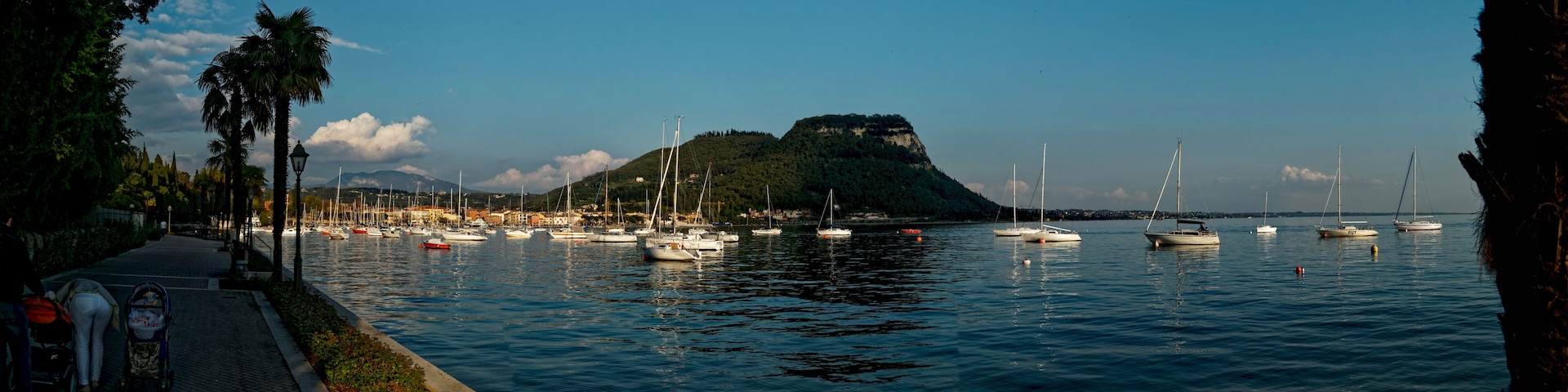 Lago di Garda - Garda - Via Guglielmo Marconi, Esplanade at the Lake - View ESE