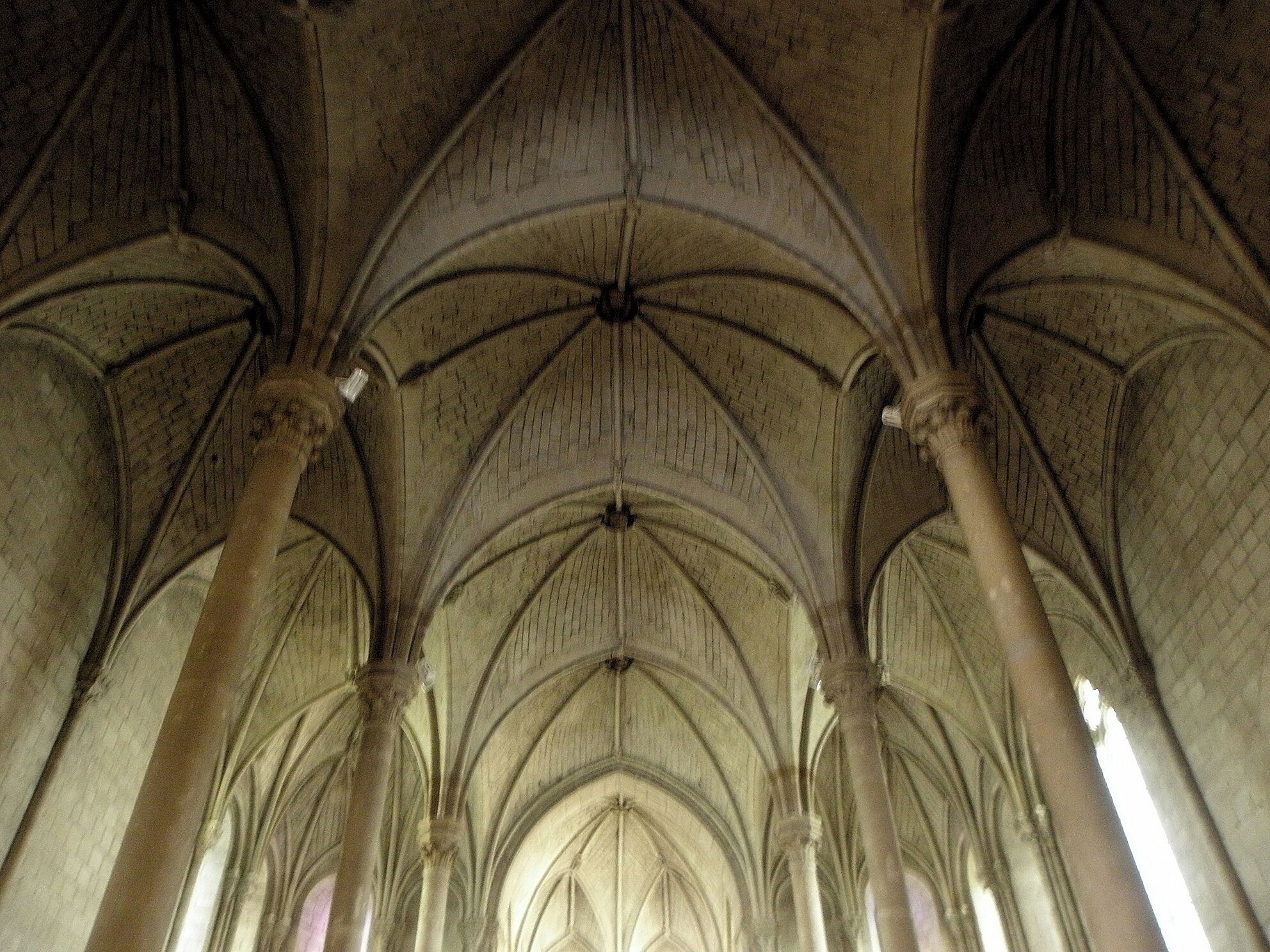 Abbatiale Saint-Serge d'Angers (49). Intérieur. Voûtes du chœur.