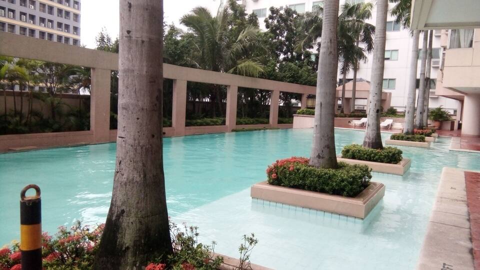 One of the first condo-living established by Megaworld 🏊
#sitevisit