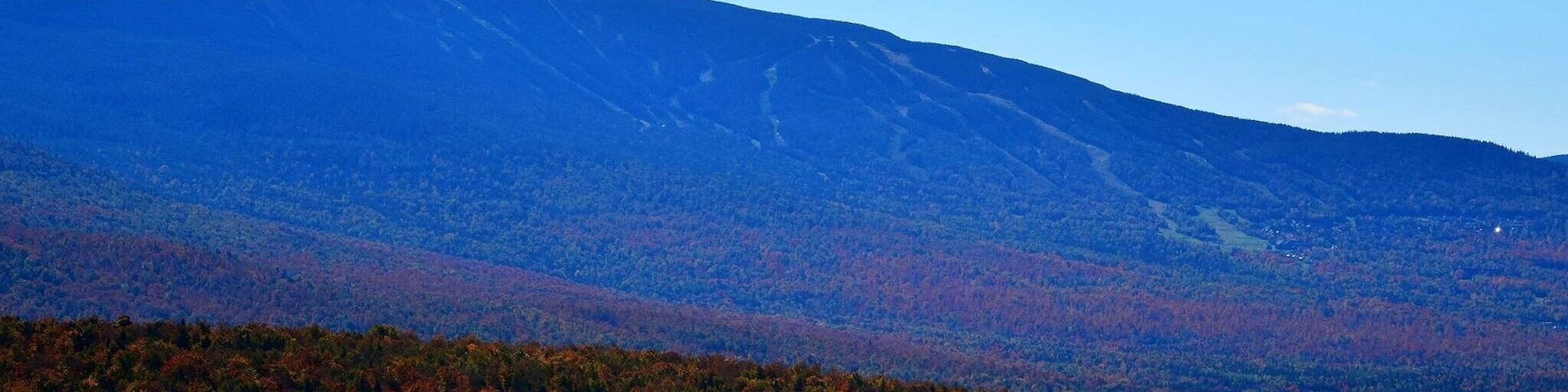 A Autumn view of Saddleback Mountain from Quill Hill scenic lookout.