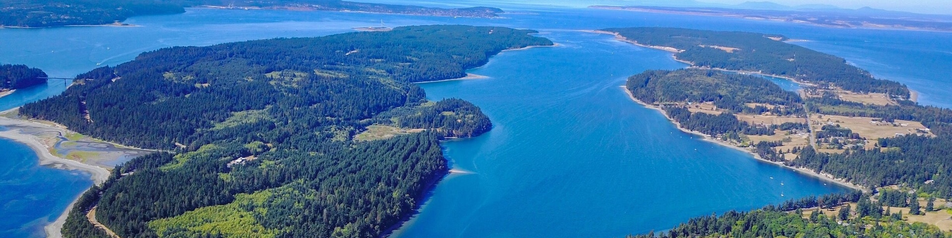 It rains most the year so this green beauty can be enjoyed in the summer #olympicpeninsula #washington #pnw #drone #greenery #nature