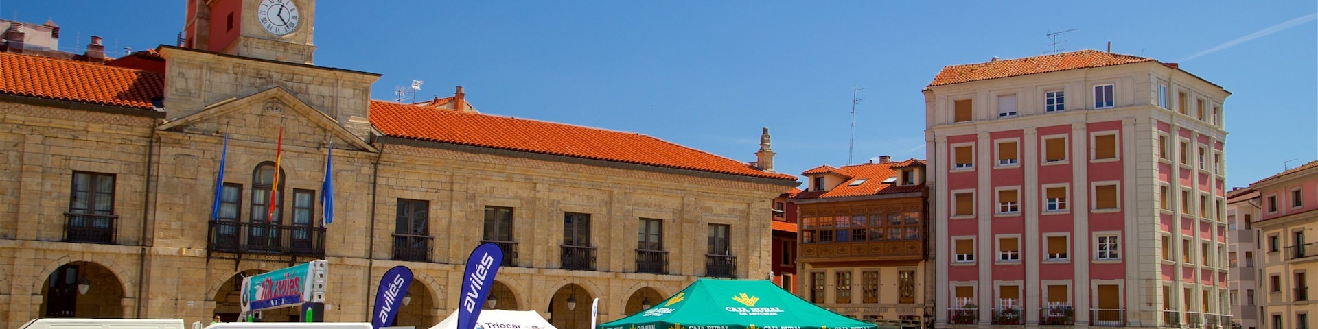 Plaza de Espana featuring heritage elements, a city and street scenes