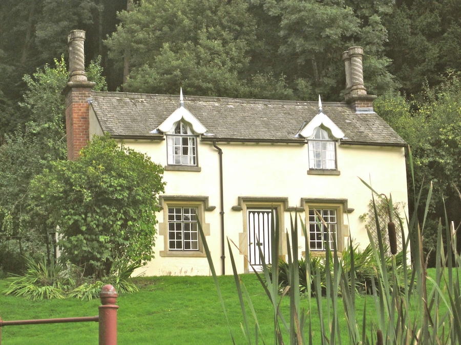 Poultry Cottage for the Poultry Keeper.