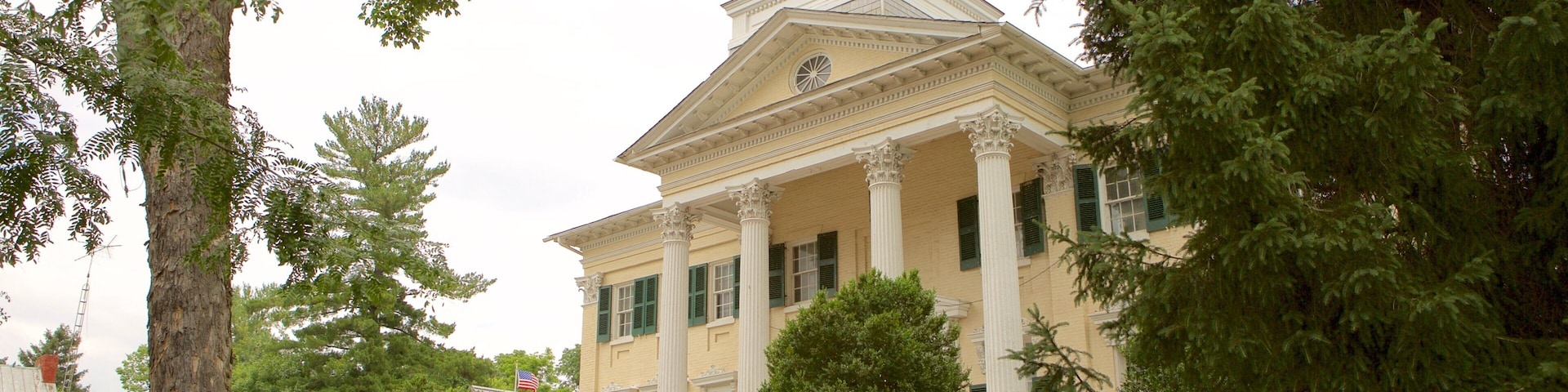 Shepherdstown featuring heritage architecture and an administrative buidling