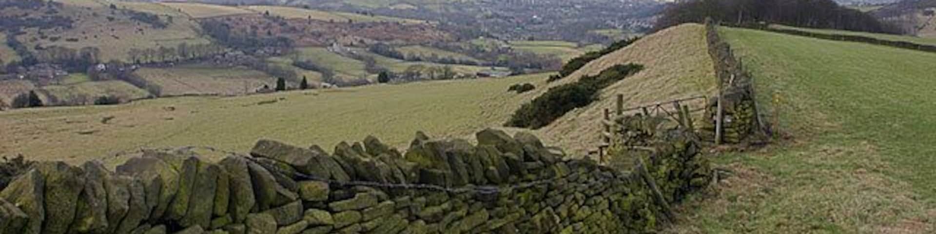 Ridge above Gausie Brow. Fine views west to Bollington and Macclesfield from this superb ridge.