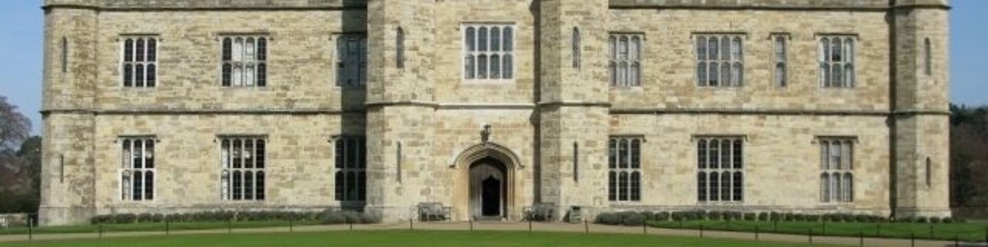 The main entrance to the castle Actually, for the purposes of the tour around the castle it is the exit, access to the castle is down some steps to the right of the photographer and around the edge of the moat.