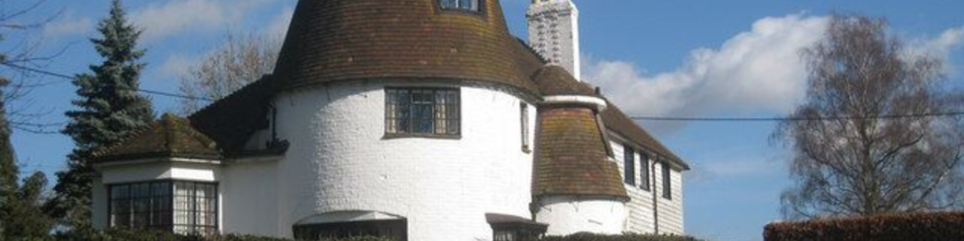 The Oast House, Polhill Lane, Harrietsham, Kent Single round kiln oast house with modified kiln roof.