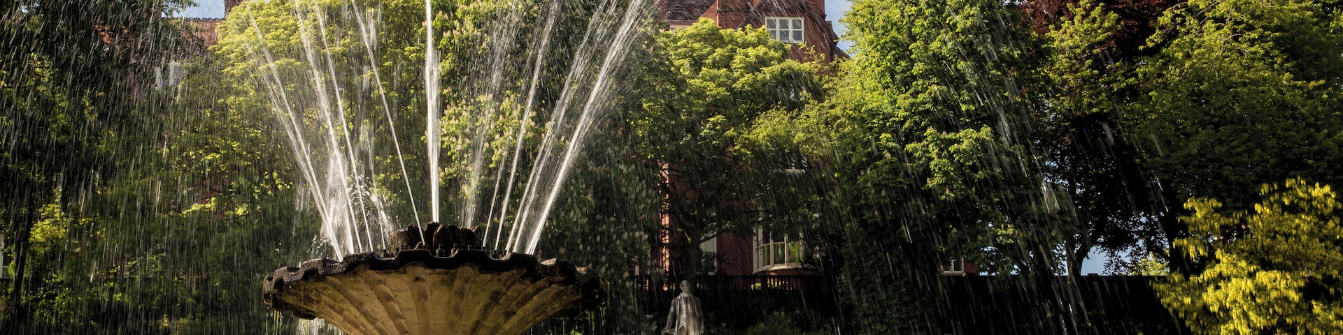 Fountain In Pond Approximately 65 Metres South East Of Derby Monument Wikidata has entry Q26568992 with data related to this item.