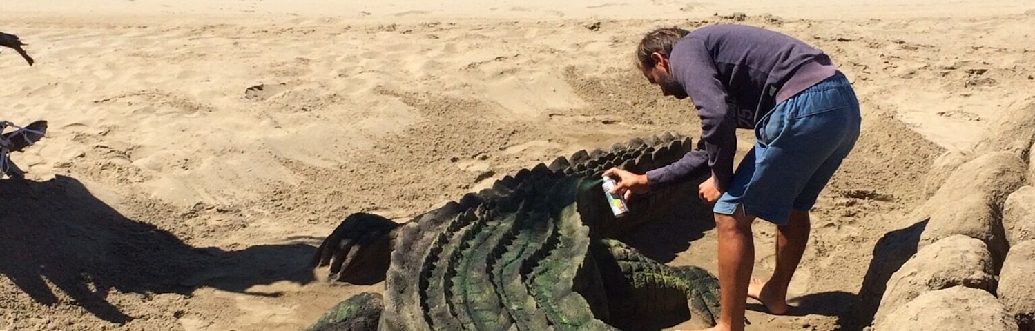 If you like to shop for luxury goods, this is the place, but you will also find this sand artist and many other beautiful sites.