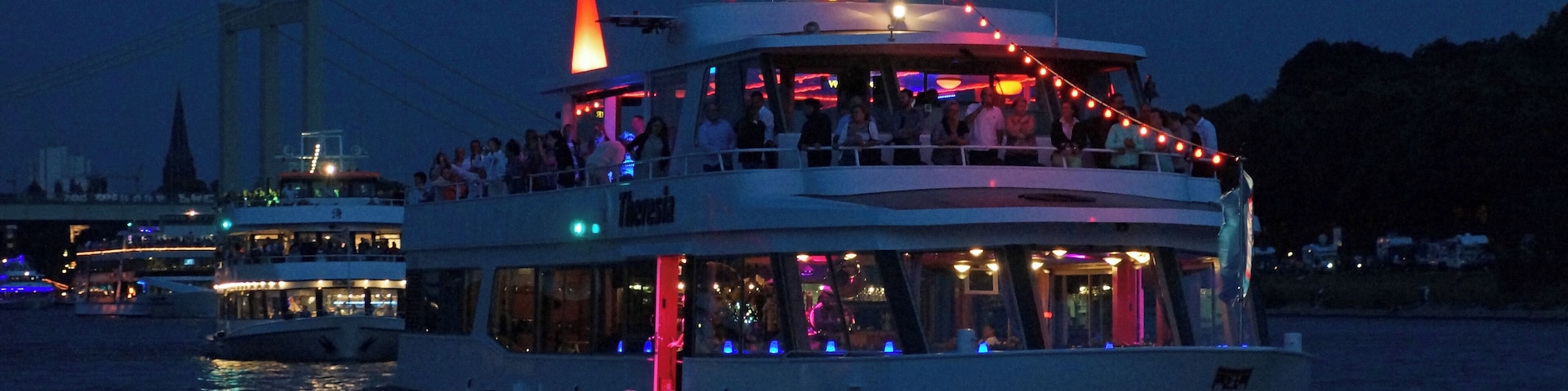 Fahrgastschiff Theresia bei den Kölner Lichtern 2015 in Köln.