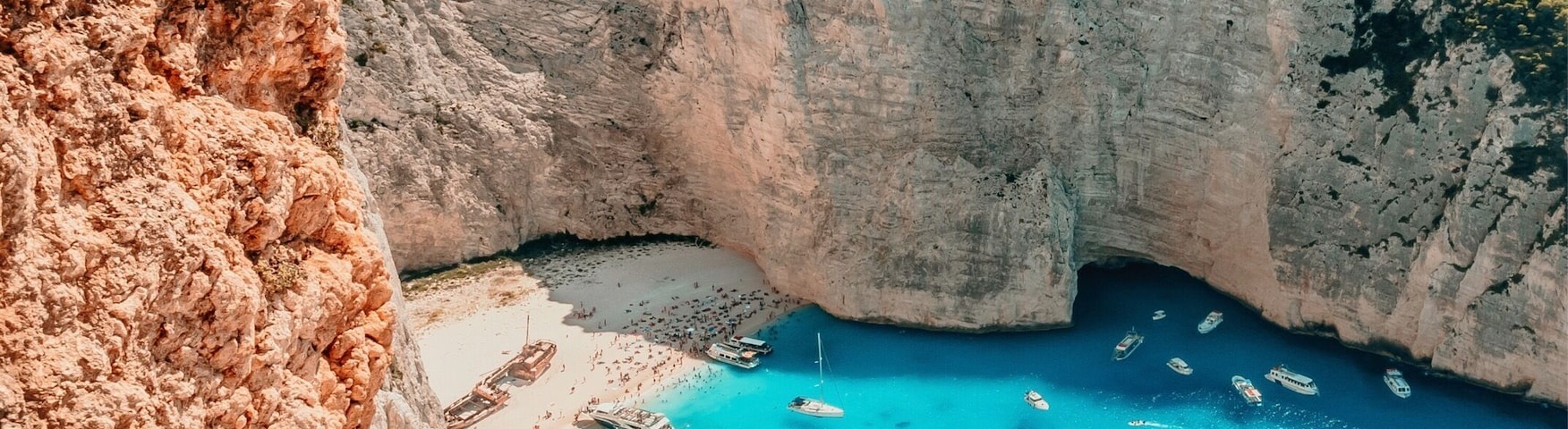 This one of my favorite places ever! 
The view there is just amazing ! #greece 
#zakynthos 🇬🇷
• instagram: viviendomisviajes 
Check my insta 💃🏻👀🌟