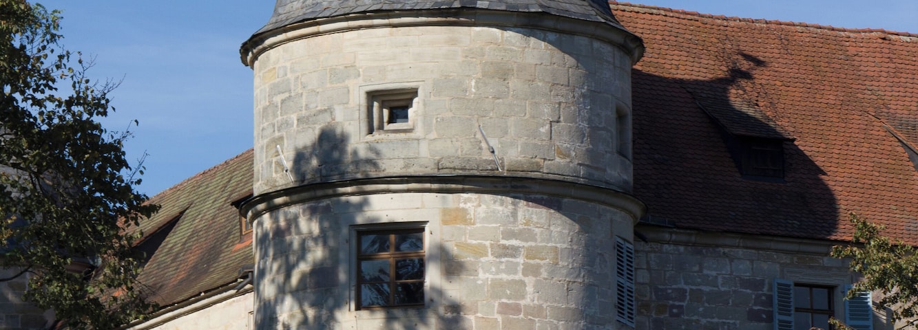 Gebäude Unteres Schloß 5 in Mitwitz: Hauptgebäude des Wasserschlosses